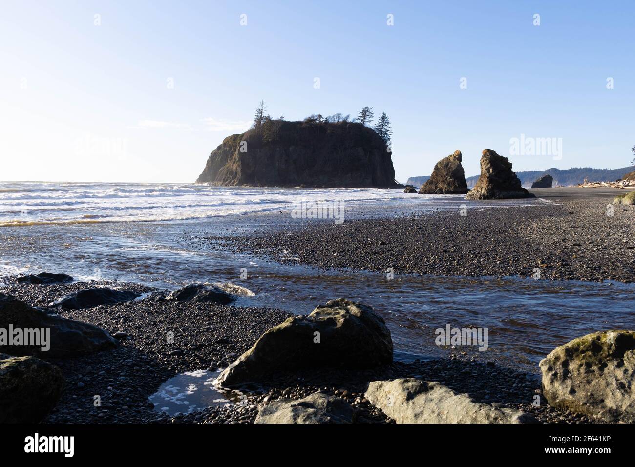 Late afternoon along the rugged coast of Washington on Ruby Beach in ...