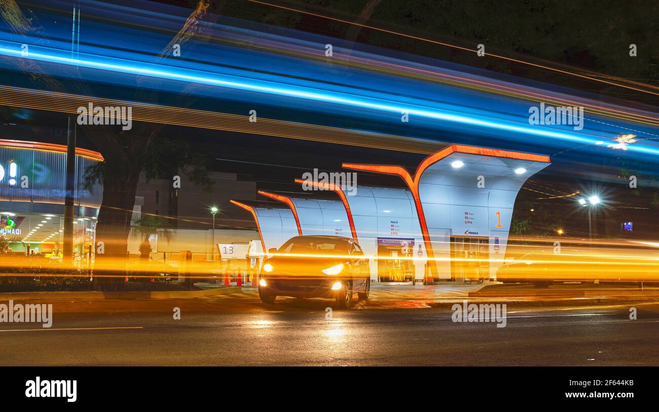 Freeway service station hi-res stock photography and images - Alamy