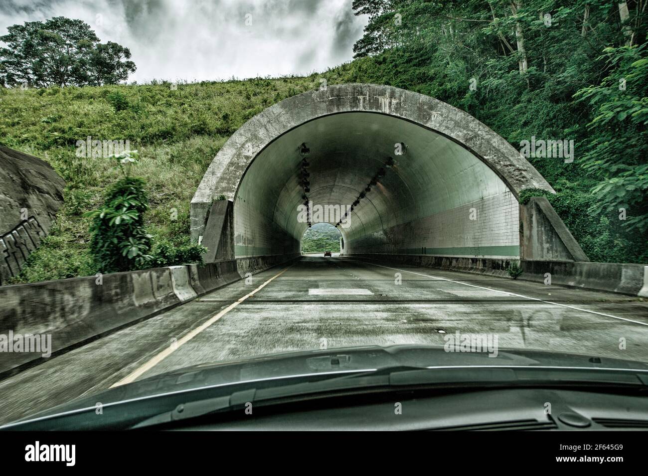 Scenic drive: H3 highway on Oahu island, Hawaii Stock Photo - Alamy
