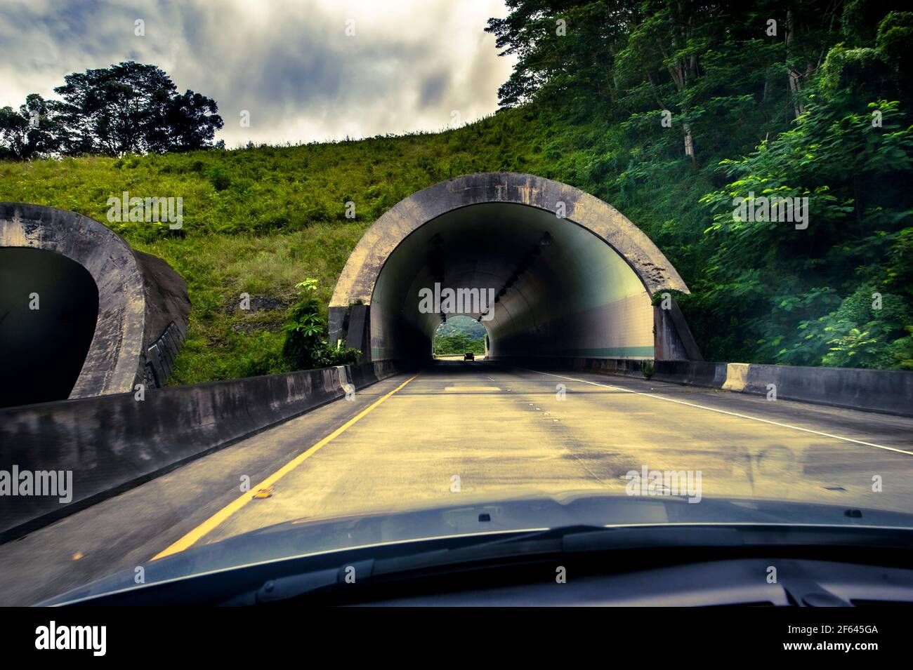 Scenic drive: H3 highway on Oahu island, Hawaii Stock Photo - Alamy