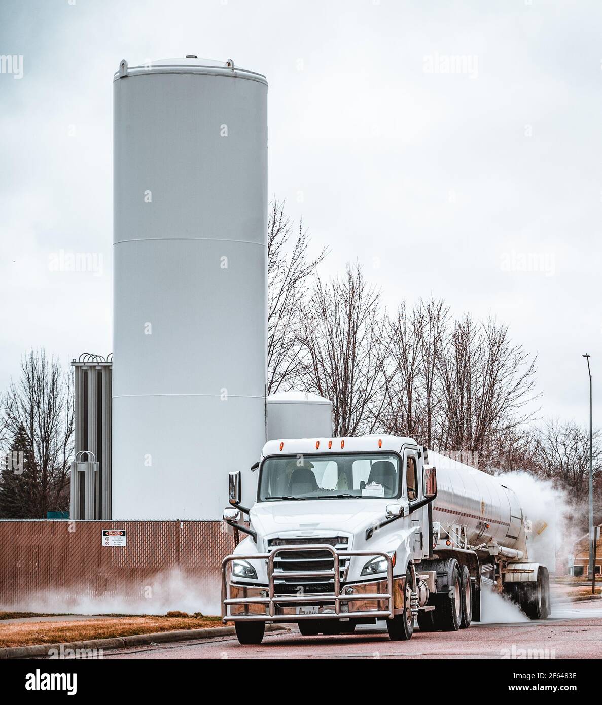 Cryogenic Storage Tanks High Resolution Stock Photography and Images ...