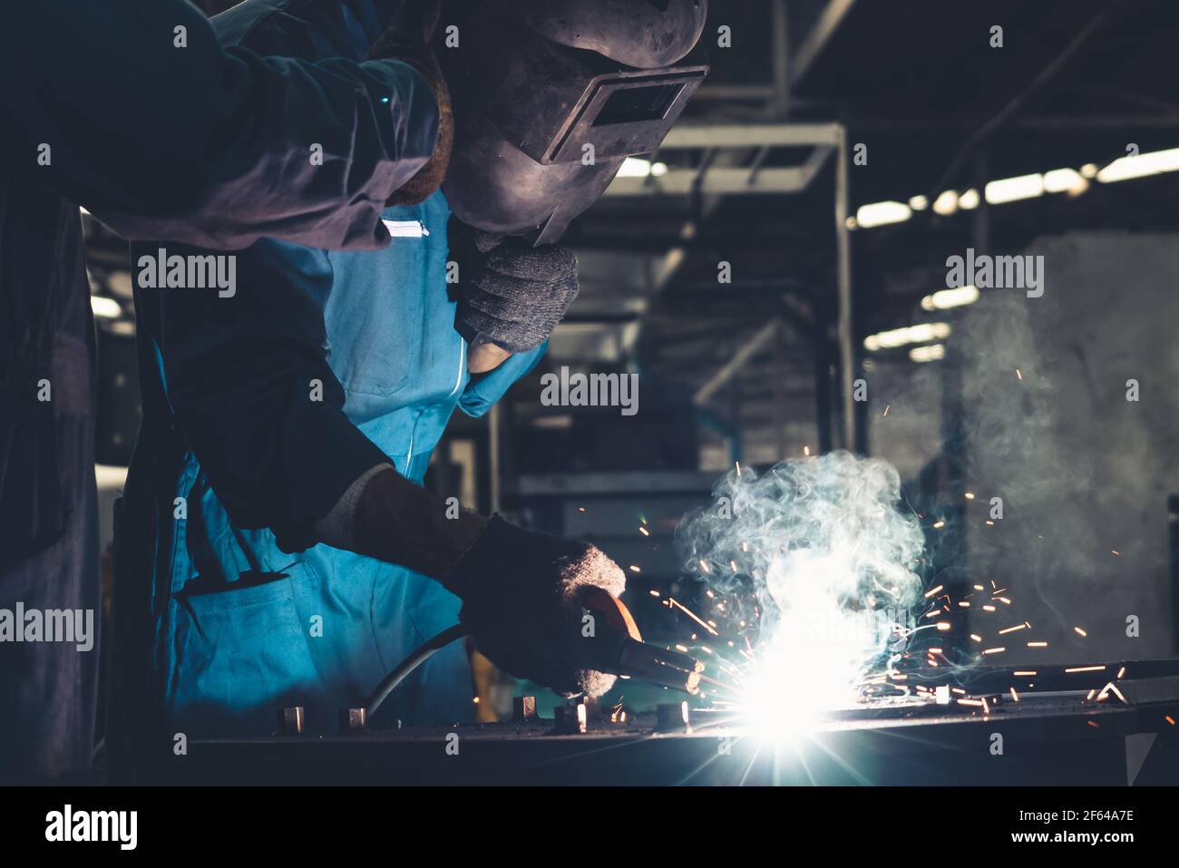 Man making maintenance hi-res stock photography and images - Alamy