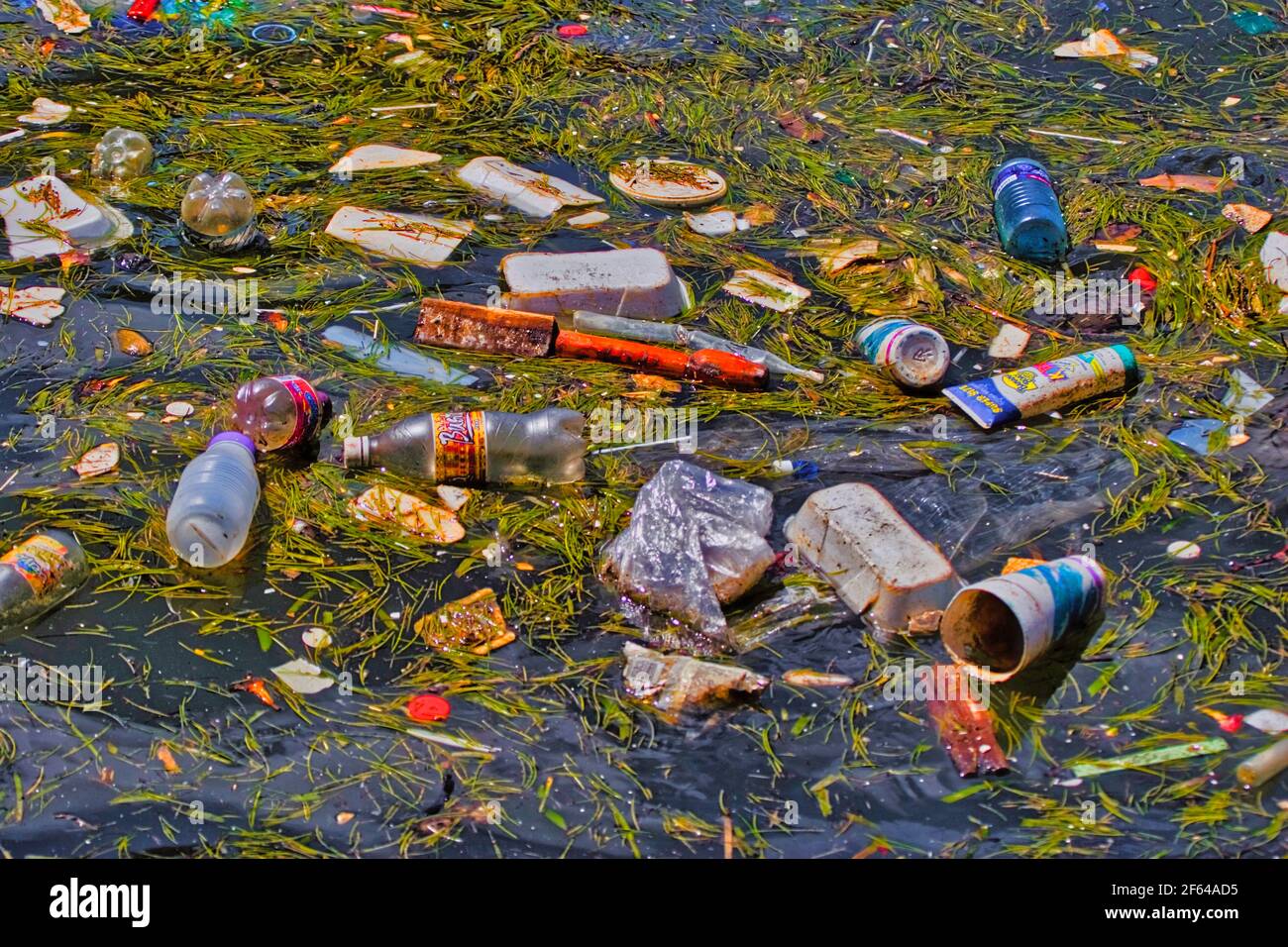Rubbish cast aside hi-res stock photography and images - Alamy