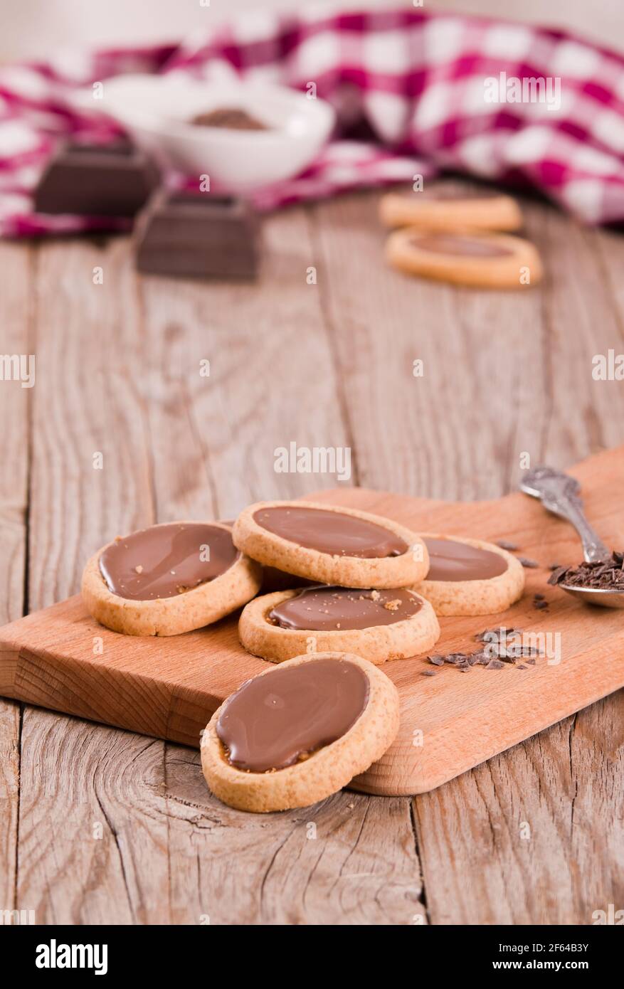 Shortcrust pastry biscuits with chocolate Stock Photo - Alamy