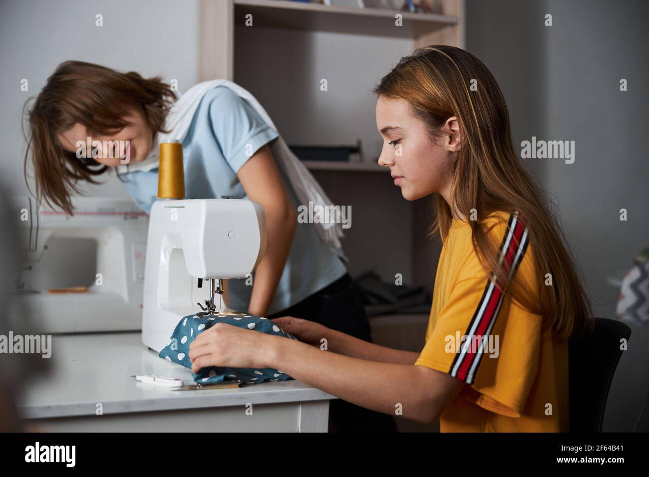 Two thread sewing machine hi-res stock photography and images - Alamy
