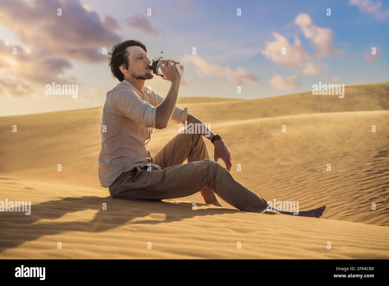 Man thirsty desert hi-res stock photography and images - Alamy