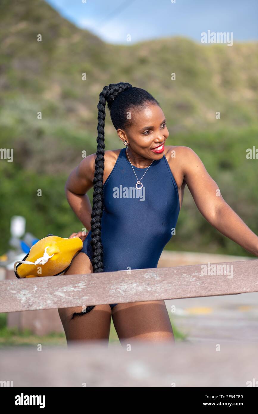 Portrait of woman leaning against railing Stock Photo - Alamy