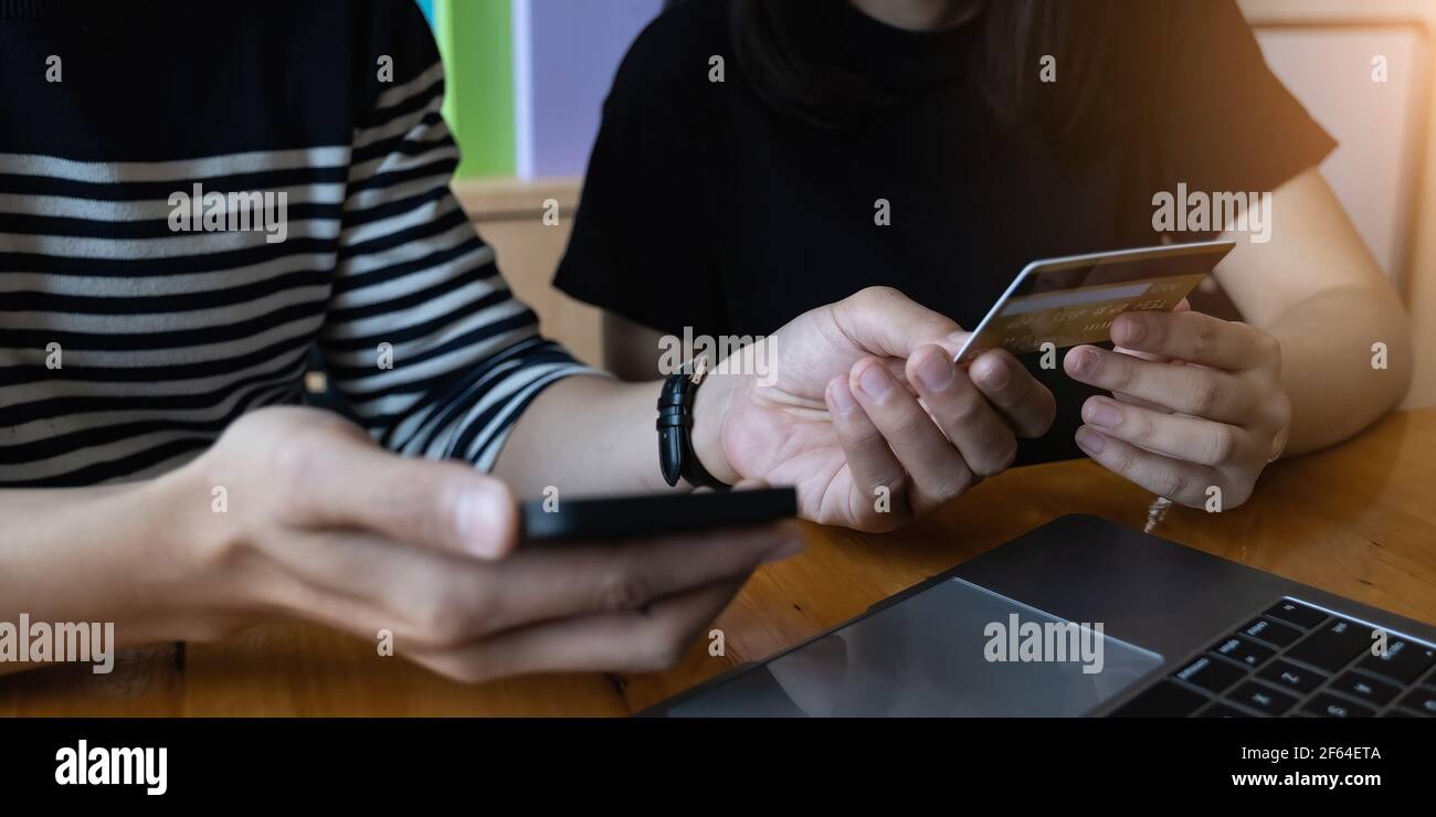 Person using internet banking hi-res stock photography and images - Alamy