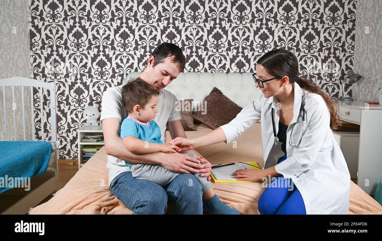 Father with a child and a doctor Stock Photo - Alamy