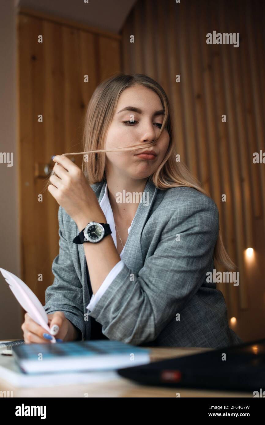 Procrastinate student hi-res stock photography and images - Alamy