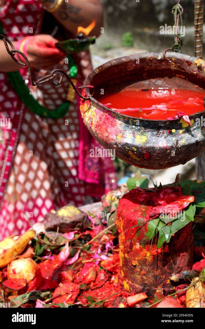 Temple rituals hi-res stock photography and images - Alamy