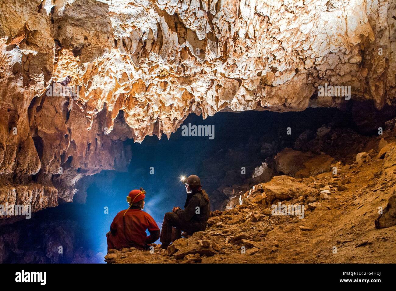 Spelunkers inside dark cave hi-res stock photography and images - Alamy