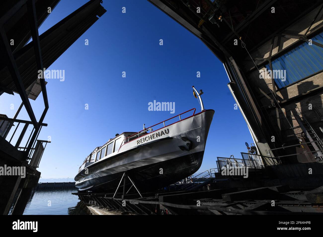 Friedrichshafen, Germany. 30th Mar, 2021. The passenger ship MS ...