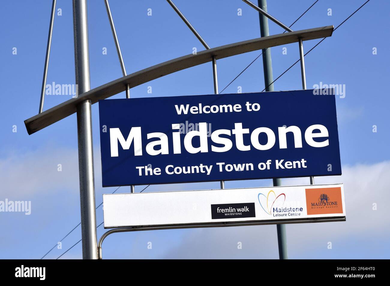 Town sign uk entering hi-res stock photography and images - Alamy