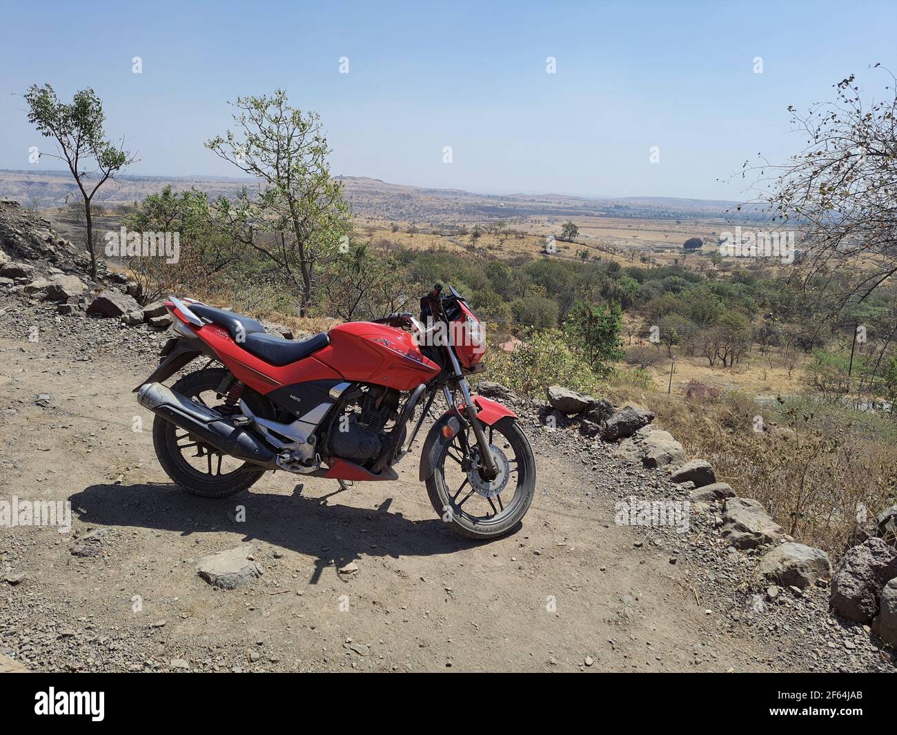 basic motorbike motorcycle in nature, india Stock Photo - Alamy