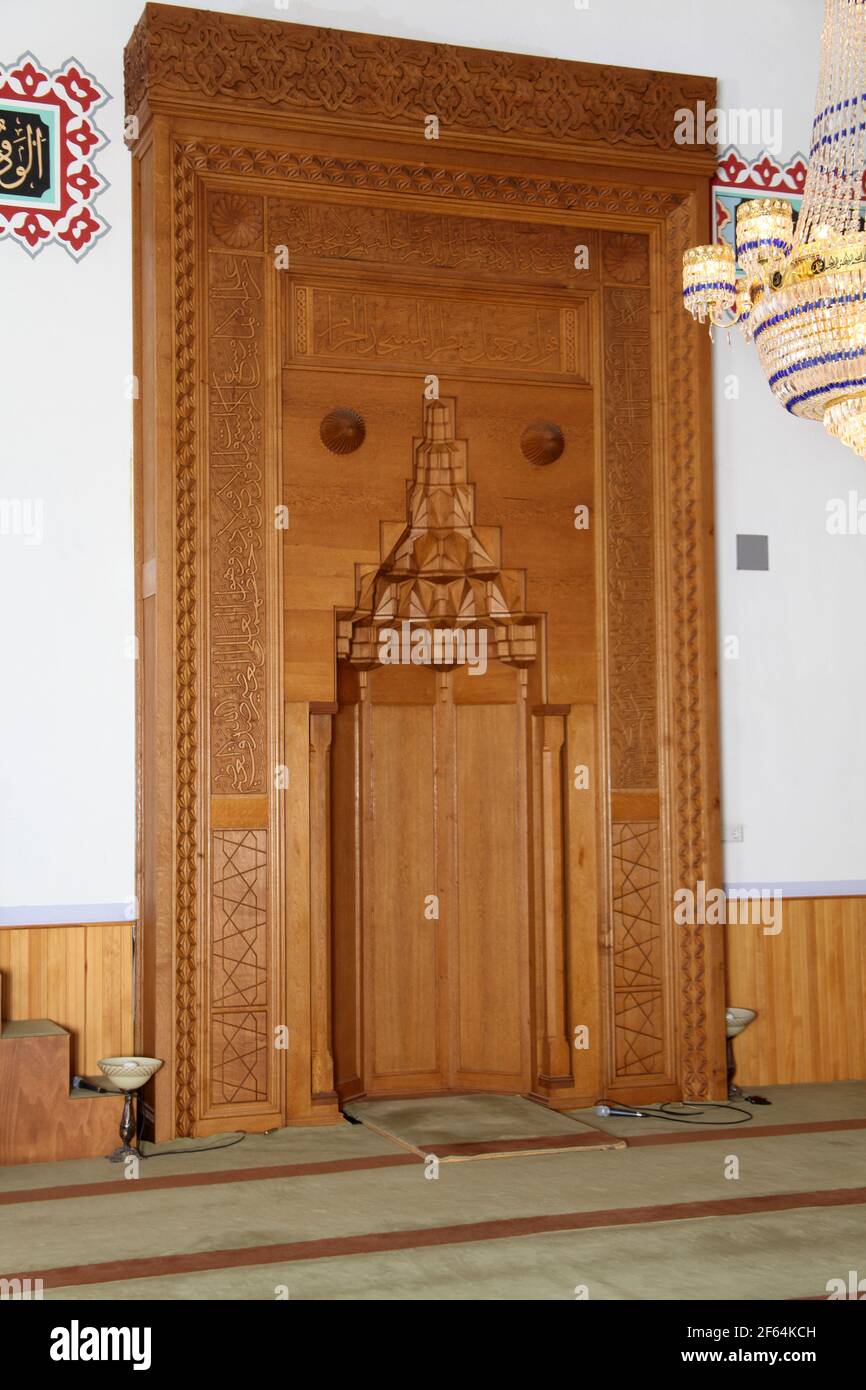 Handmade wood carved mosque mihrab Stock Photo - Alamy