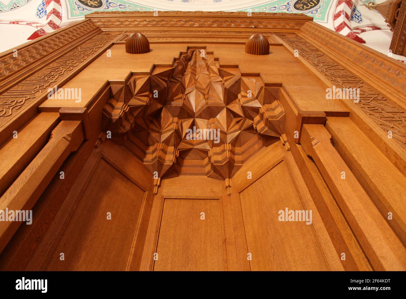 Handmade wood carved mosque mihrab Stock Photo - Alamy