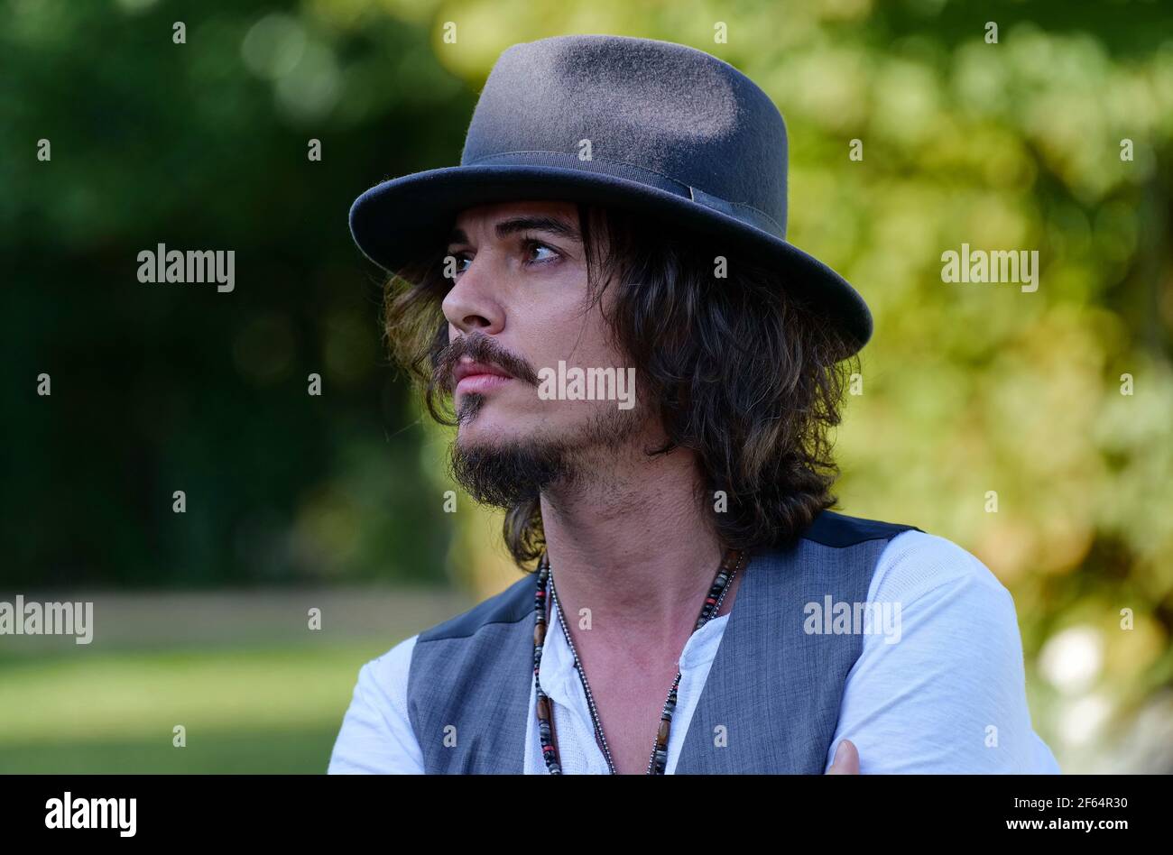 Actor posing for photographers in person Jonny Deep outfit double at ...