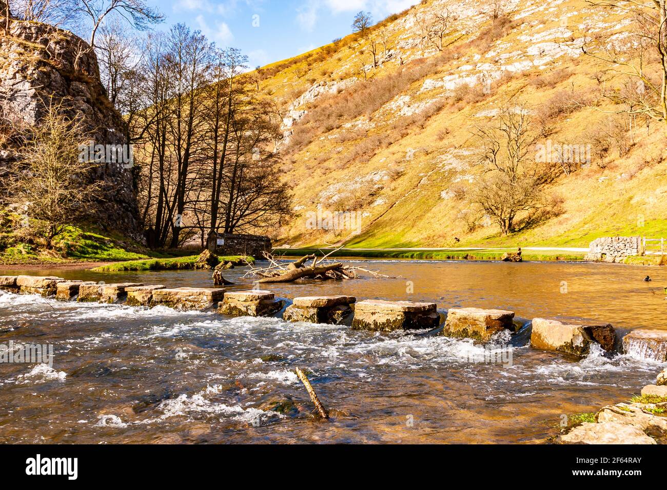 Beautiful countryside in Dovedale, Derbyshire and the River Dove Stock ...