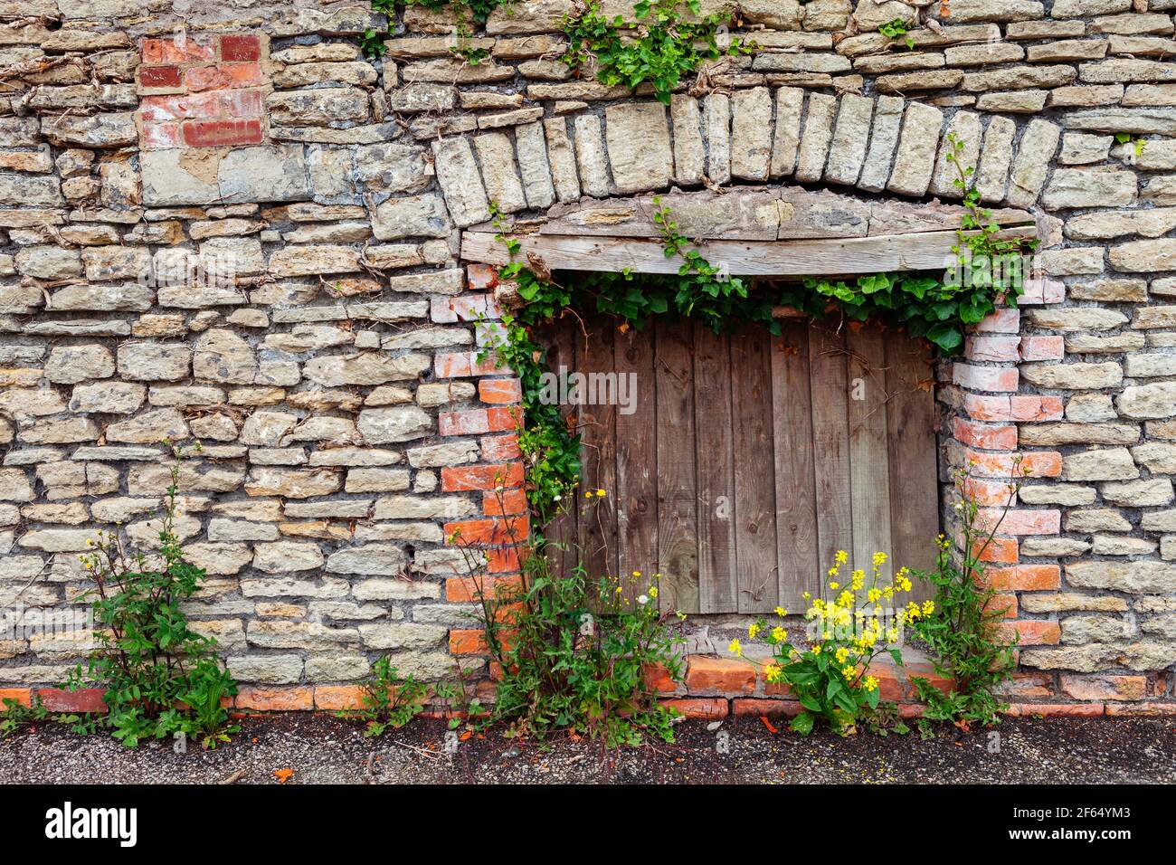 Wall at Frome railway station, Frome, Somerset Stock Photo - Alamy