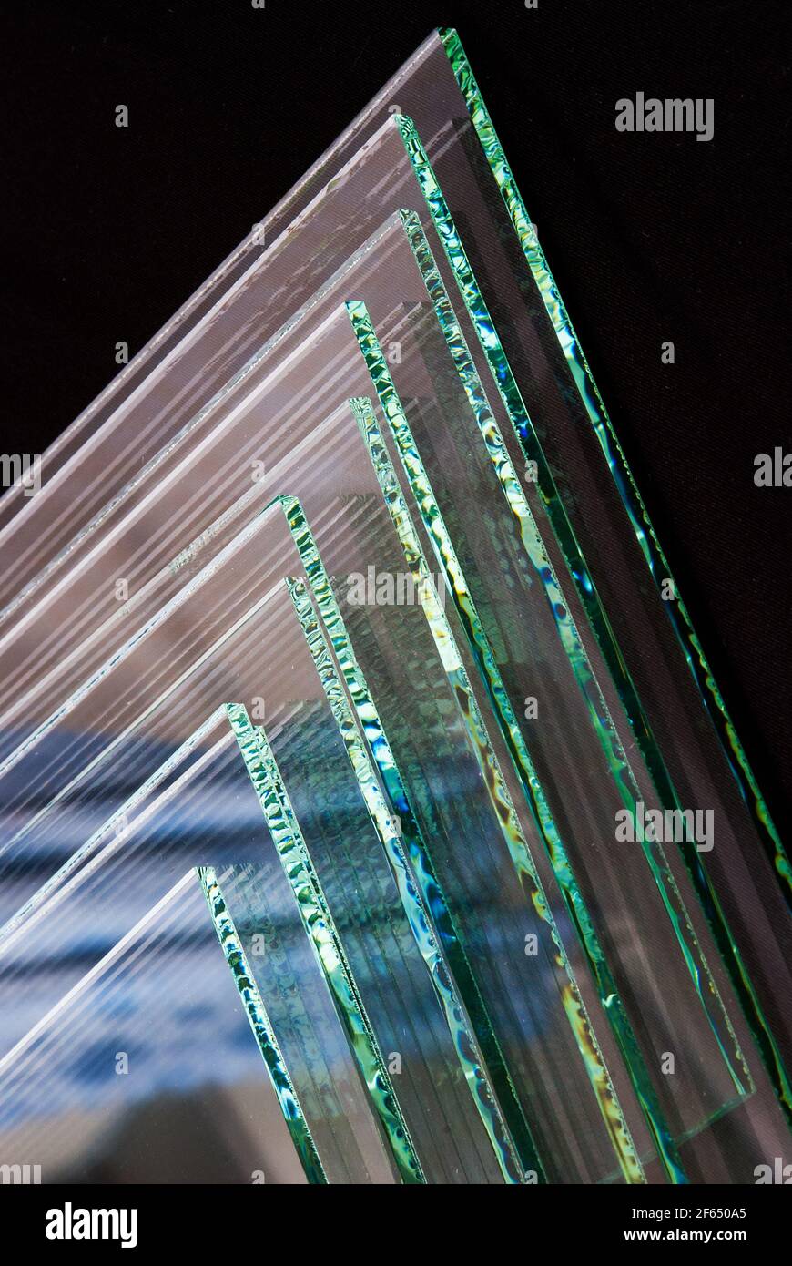 Sheets of Factory manufacturing tempered clear float glass panels cut ...