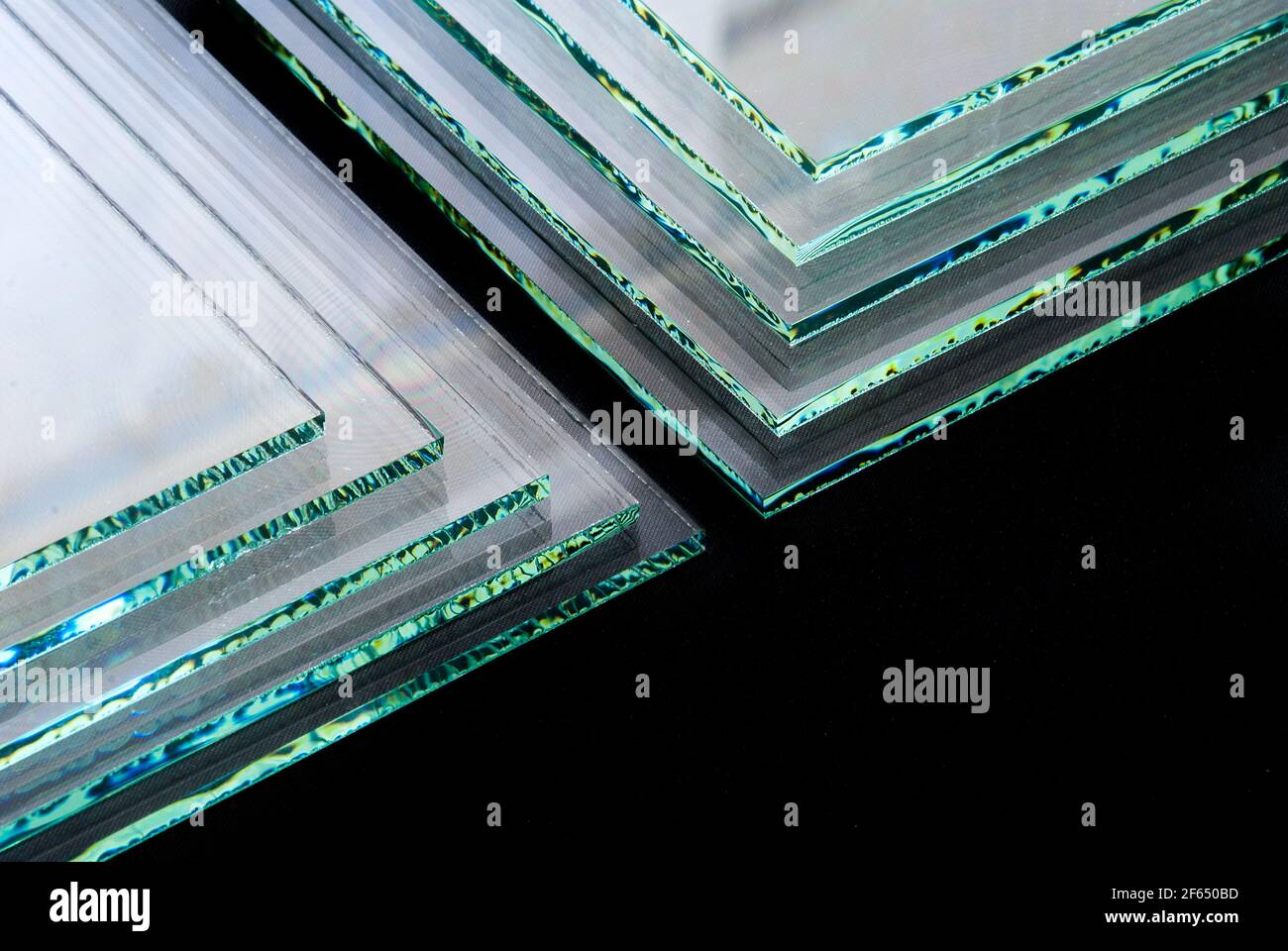 Sheets of Factory manufacturing tempered clear float glass panels cut ...