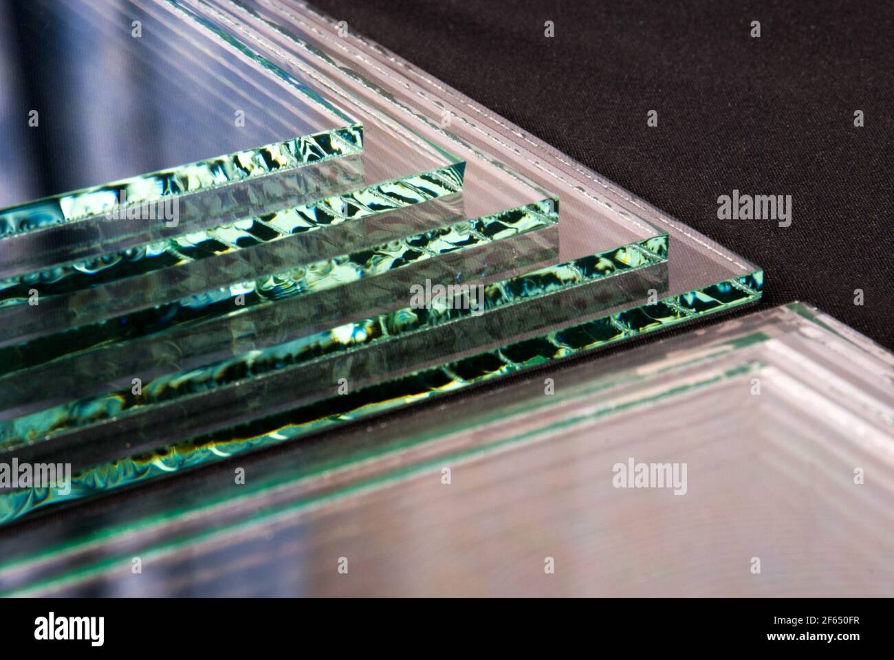 Sheets of Factory manufacturing tempered clear float glass panels cut ...