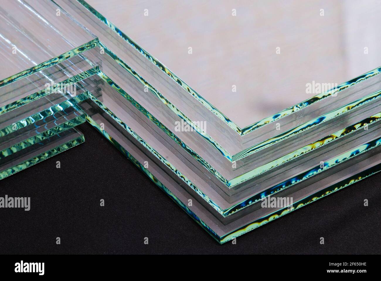 Sheets of Factory manufacturing tempered clear float glass panels cut ...
