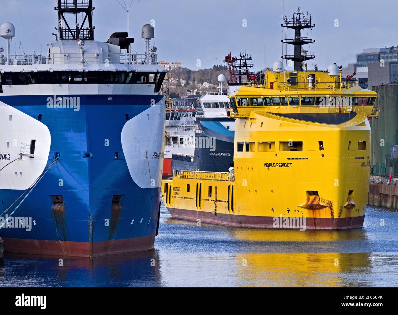 Colourful ships hi-res stock photography and images - Alamy