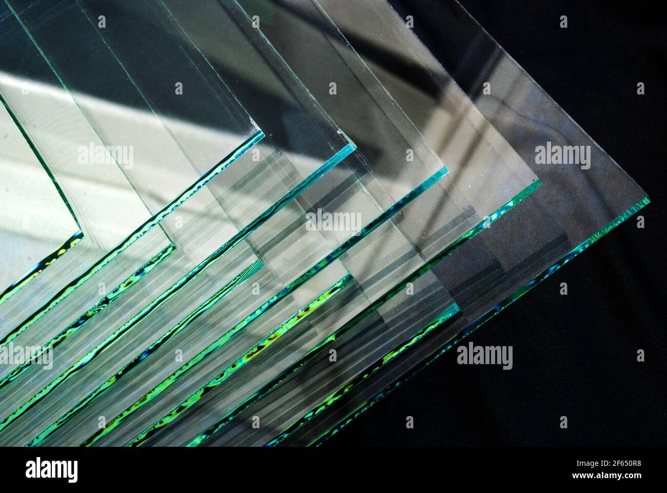 Sheets of Factory manufacturing tempered clear float glass panels cut ...