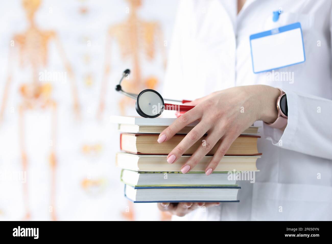 Medical reading books hi-res stock photography and images - Alamy