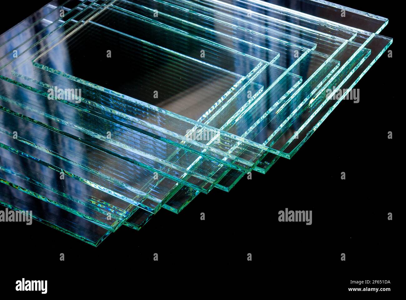 Sheets of Factory manufacturing tempered clear float glass panels cut ...