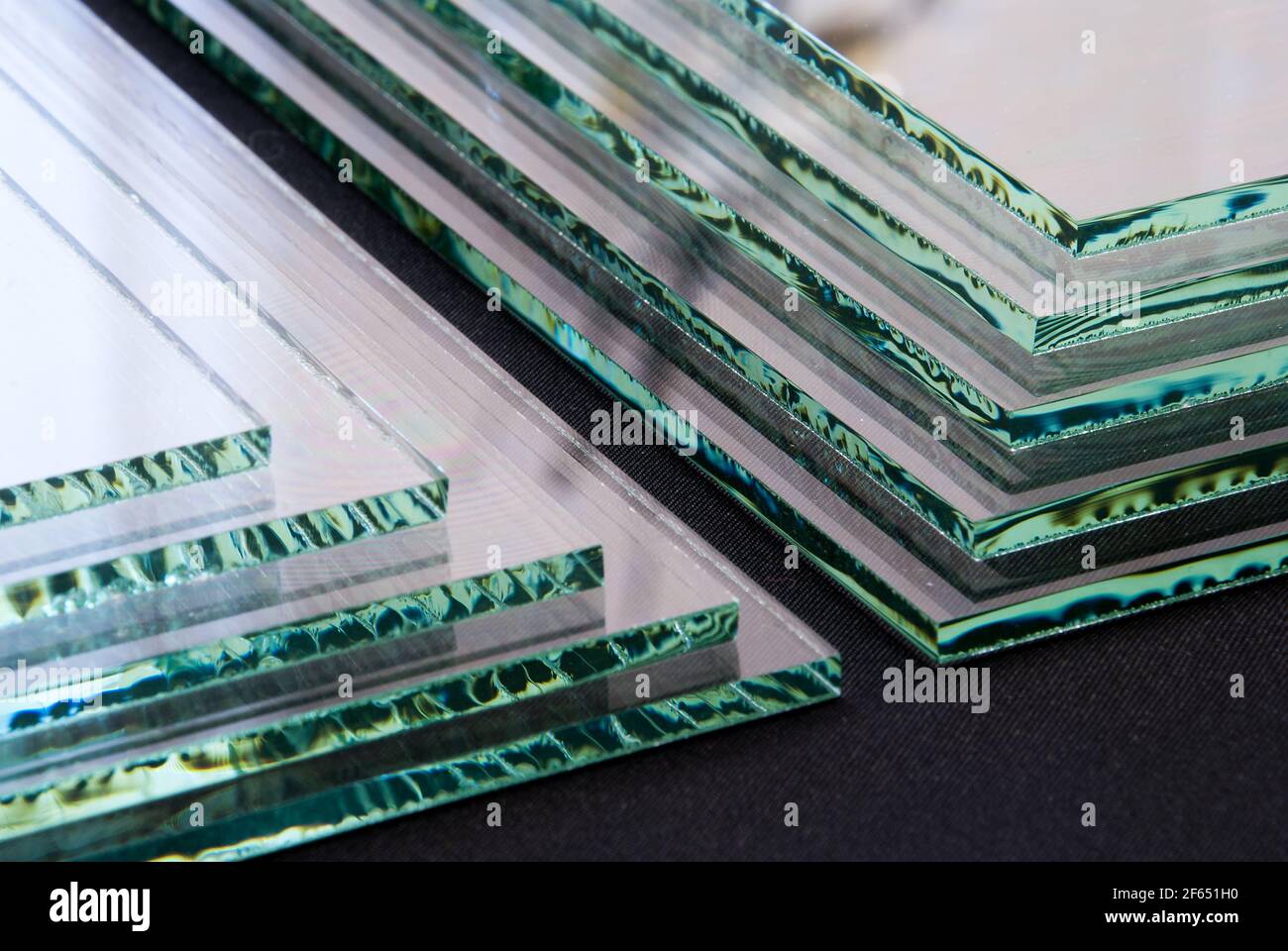 Sheets of Factory manufacturing tempered clear float glass panels cut ...