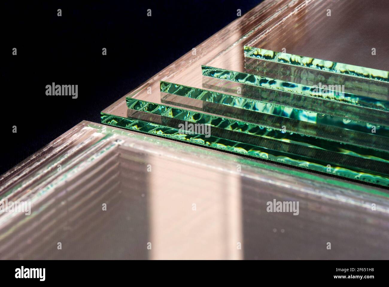 Sheets of Factory manufacturing tempered clear float glass panels cut ...