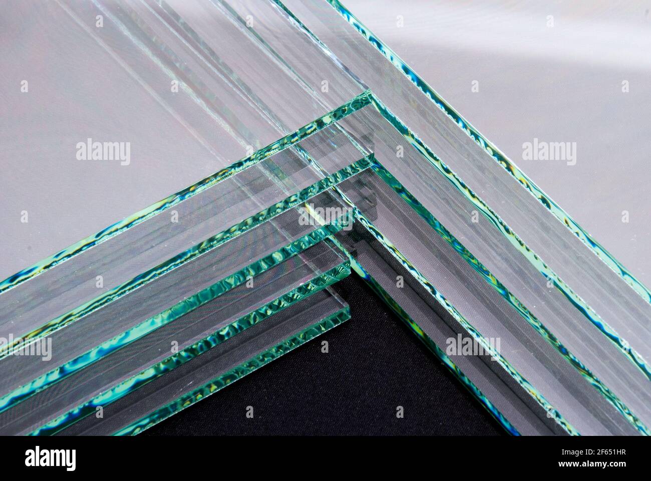 Sheets of Factory manufacturing tempered clear float glass panels cut ...