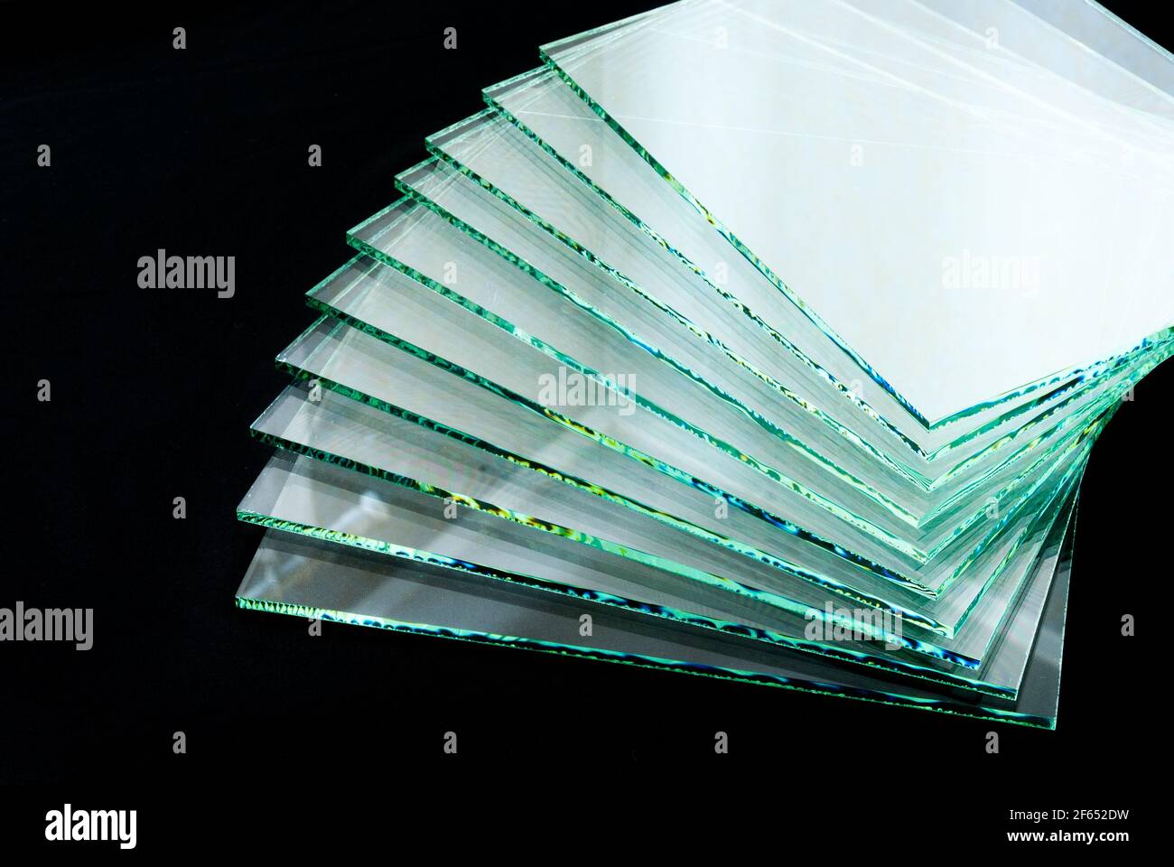 Sheets of Factory manufacturing tempered clear float glass panels cut ...