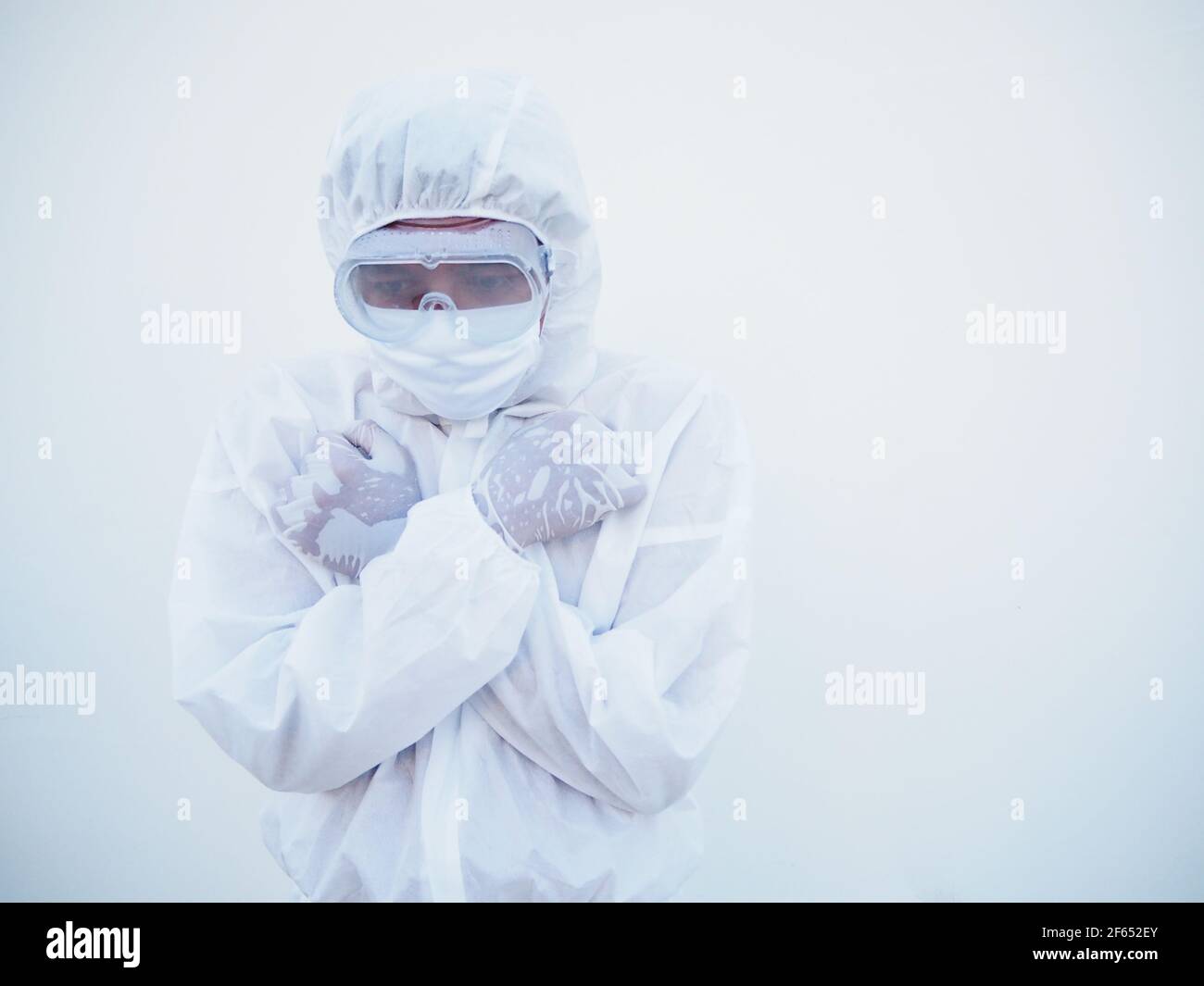 Clinical treatment female surgeon ppe hi-res stock photography and ...