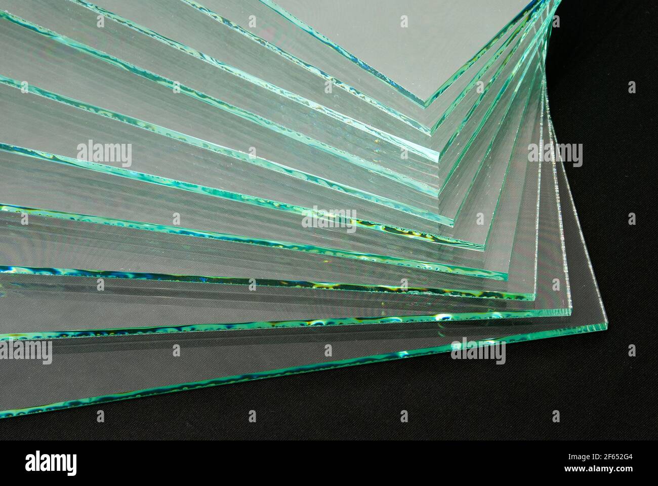 Sheets of Factory manufacturing tempered clear float glass panels cut ...