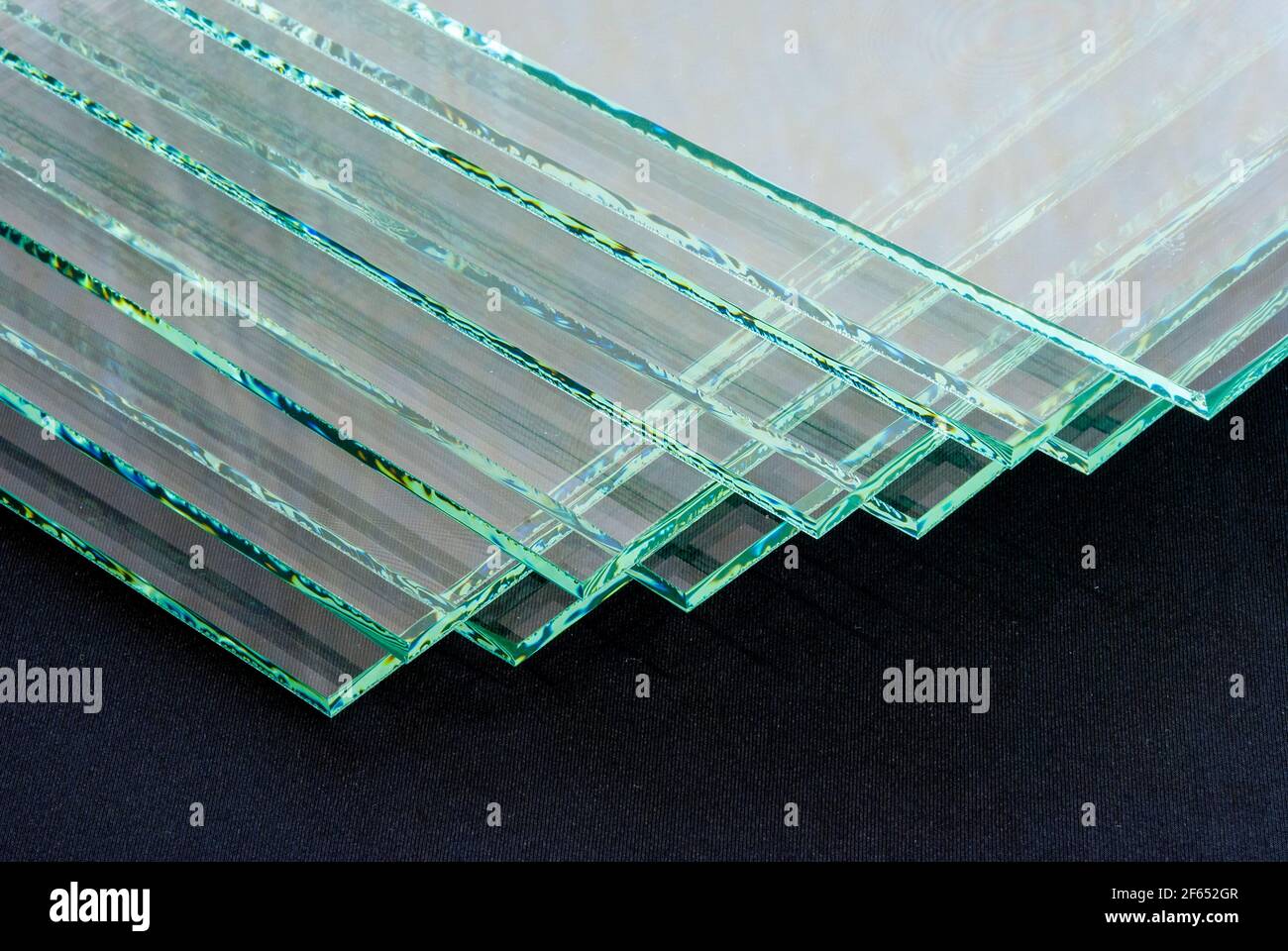 Sheets of Factory manufacturing tempered clear float glass panels cut ...