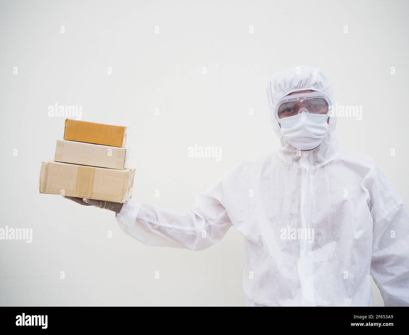 Ppe hospital delivery hi-res stock photography and images - Alamy