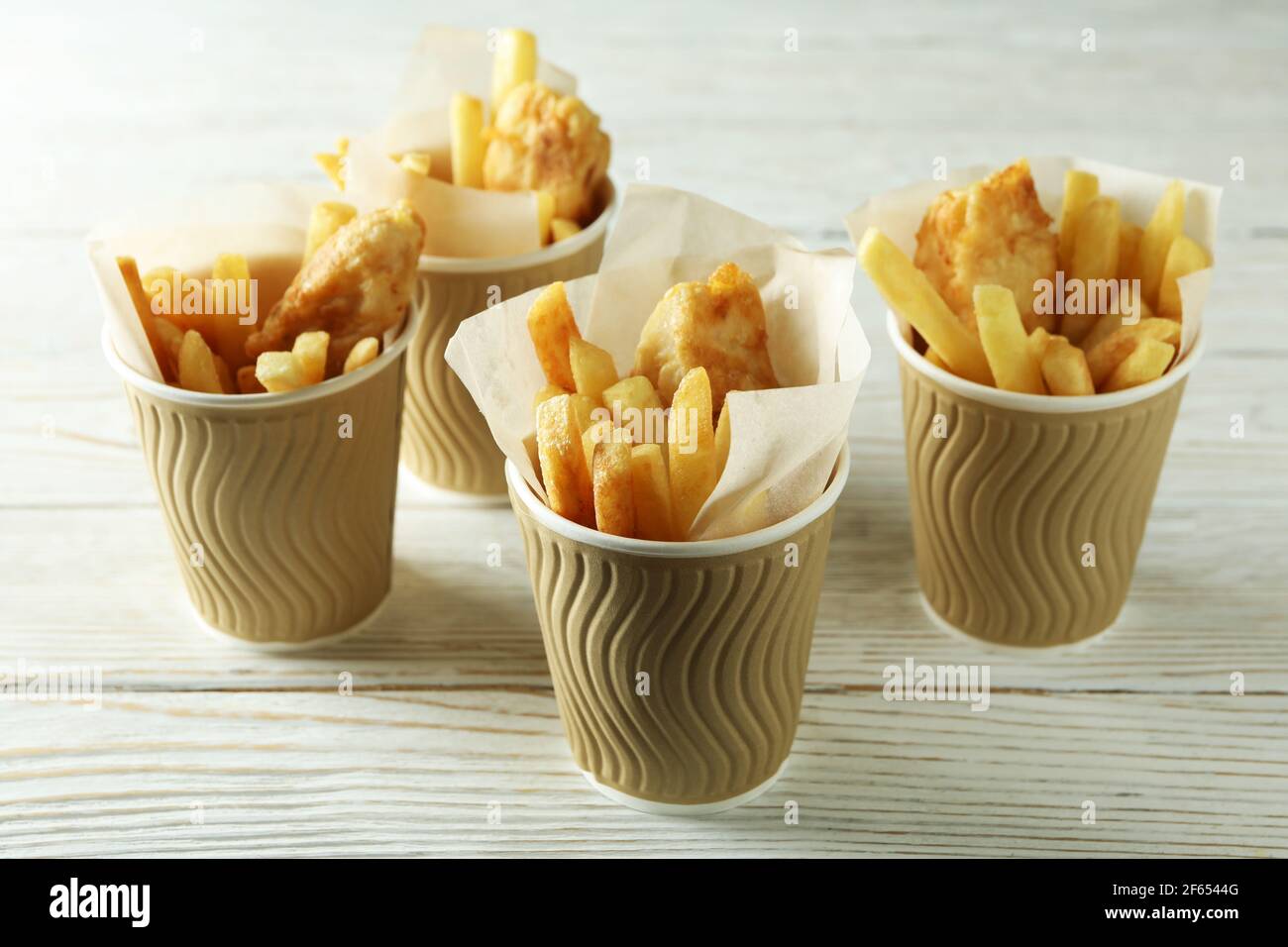 Fish chips paper plate hi-res stock photography and images - Alamy