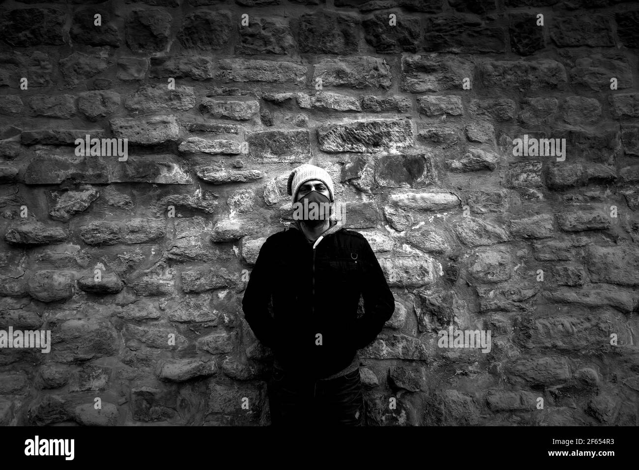 Young black men gang street hi-res stock photography and images - Alamy