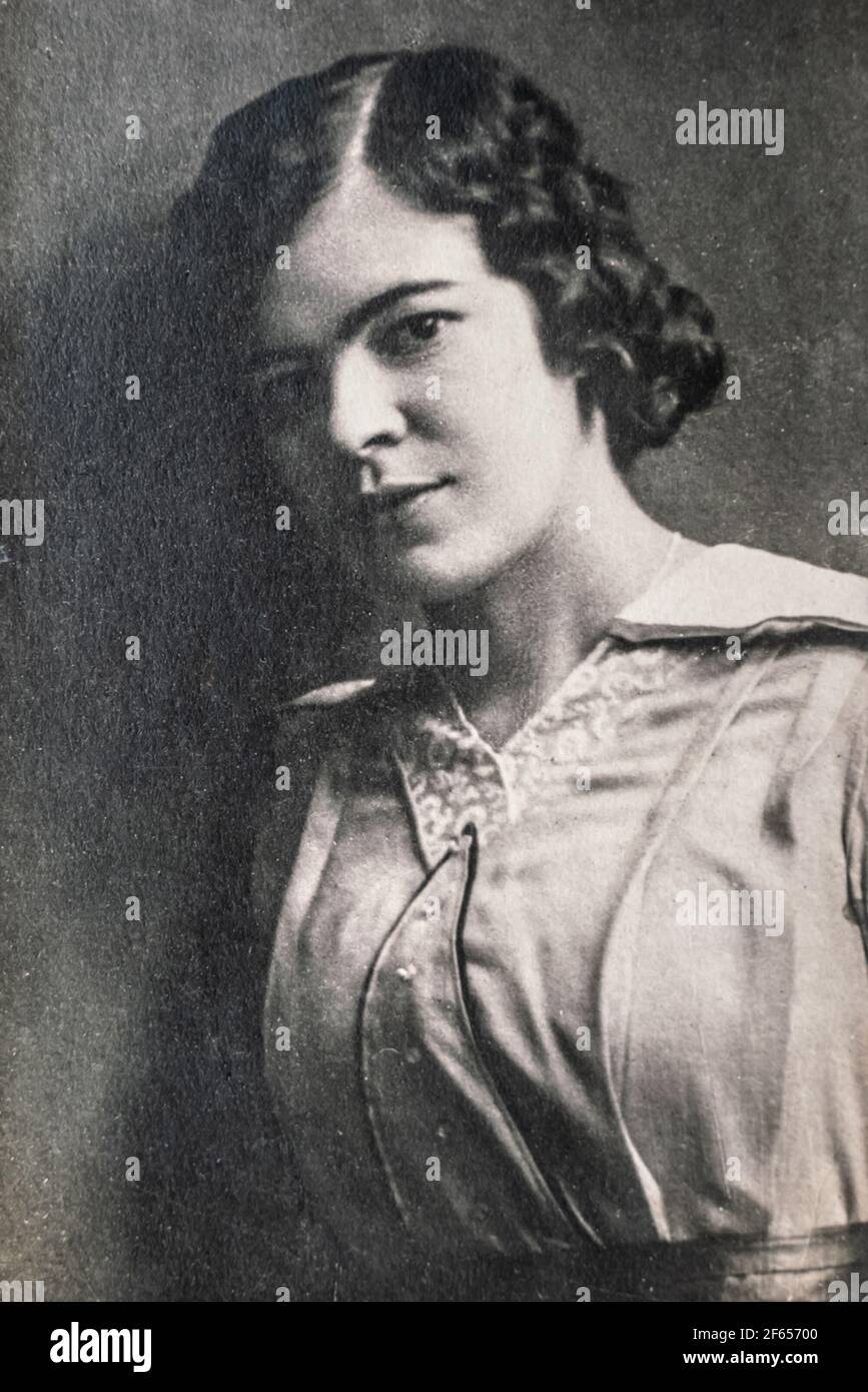 Germany - CIRCA 1930s: Lady. portrait. Woman in studio. Vintage Carte ...