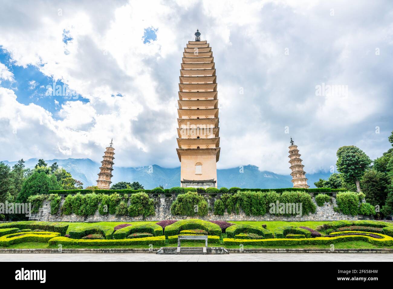 China yunnan dali pagodas hi-res stock photography and images - Alamy