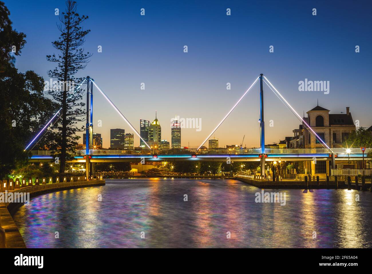 Claisebrook Cove and trafalgar bridge in perth, australia at night ...