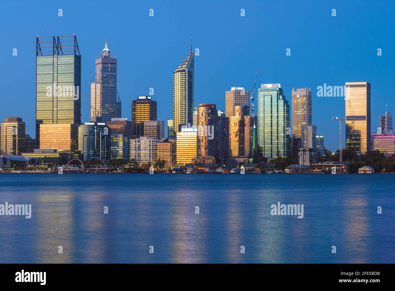 Perth swan river with swan hi-res stock photography and images - Alamy
