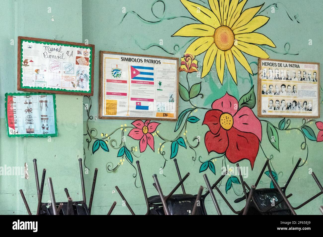 Cuban school classroom hi-res stock photography and images - Alamy