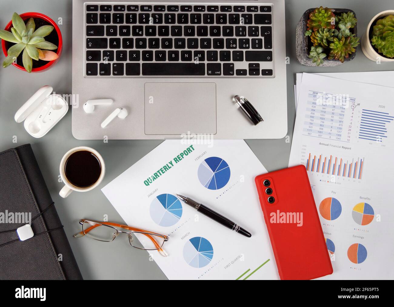 Office desk reports modern hi-res stock photography and images - Alamy