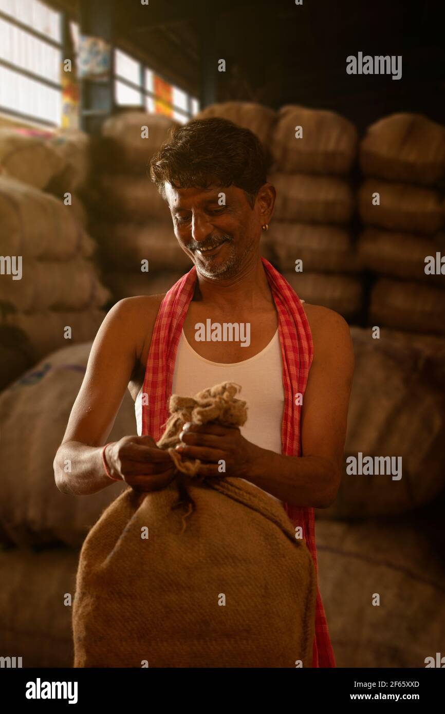 A FARMER WITH HIS PRODUCE AT A MANDI OR WHOLESALE MARKET Stock Photo ...