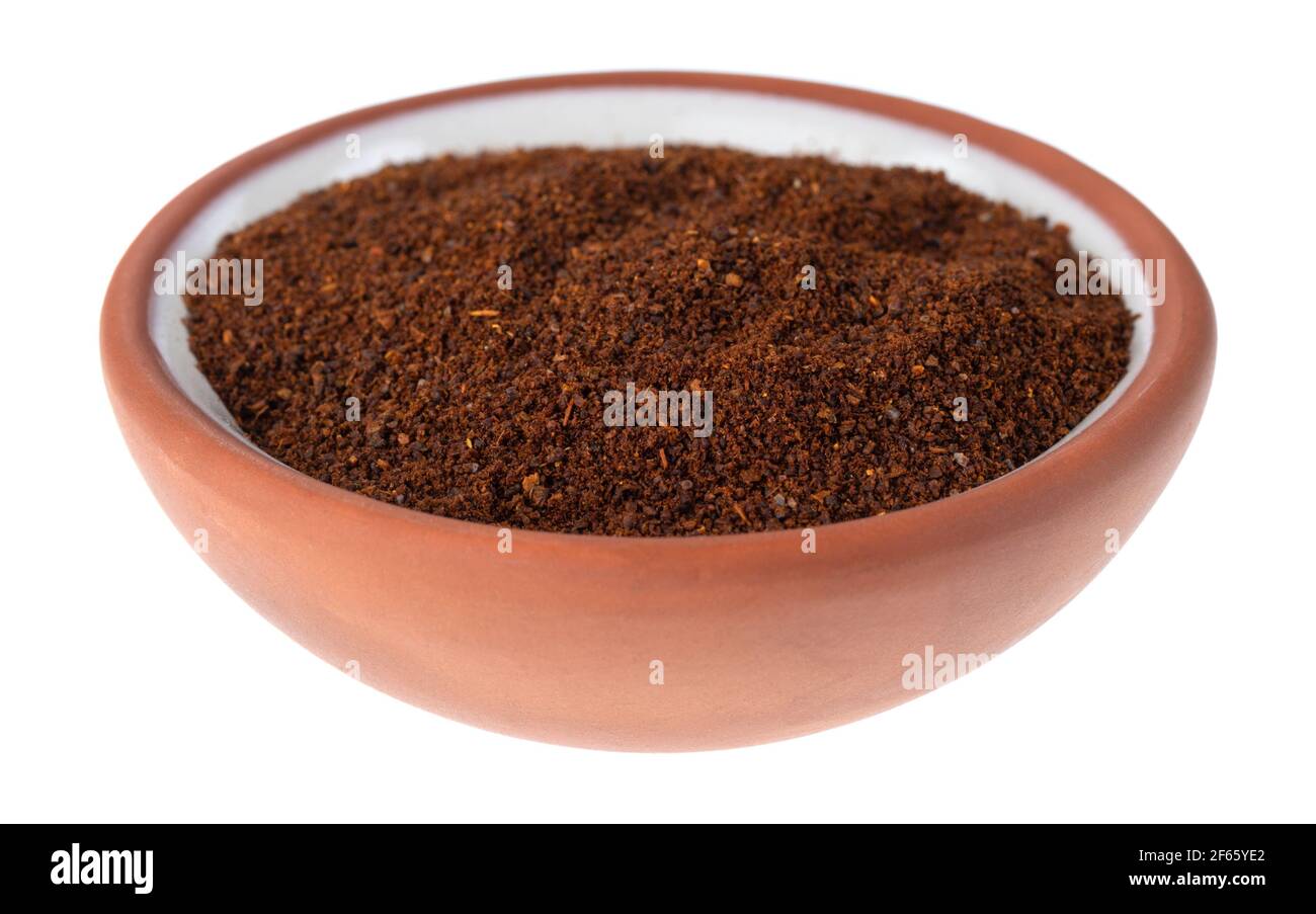 Chili powder in a small terracotta spice bowl Stock Photo - Alamy